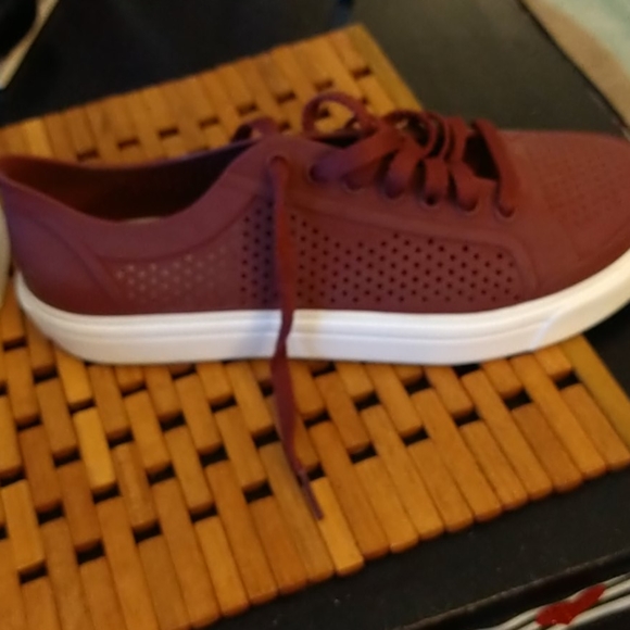 CROCS | Shoes | Mens Maroon Crocs | Poshmark